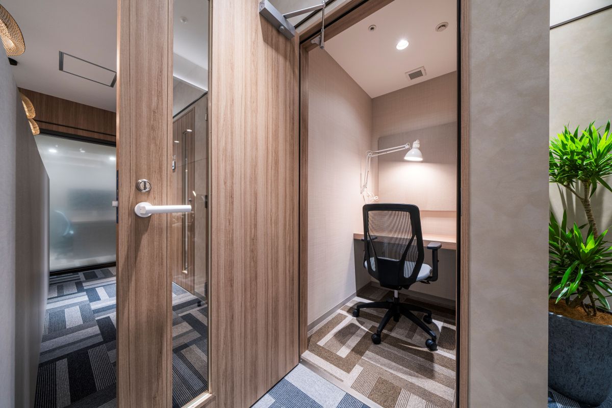 渋谷_完全個室 P-01 定員1名-HAKADORU 会議室・個室予約サイト