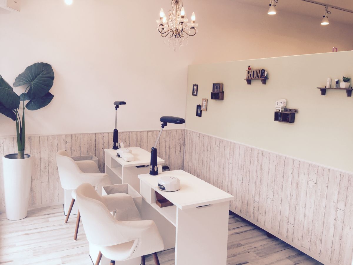 Beauty salon nail Ron